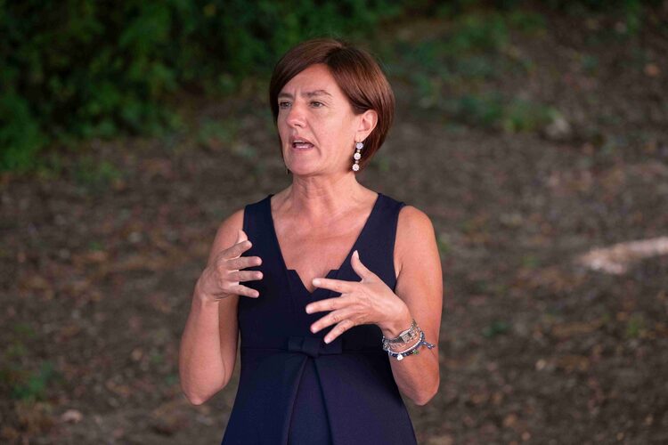 Lucina Alice, un libro sul comodino per la docente novese - NoviOnline